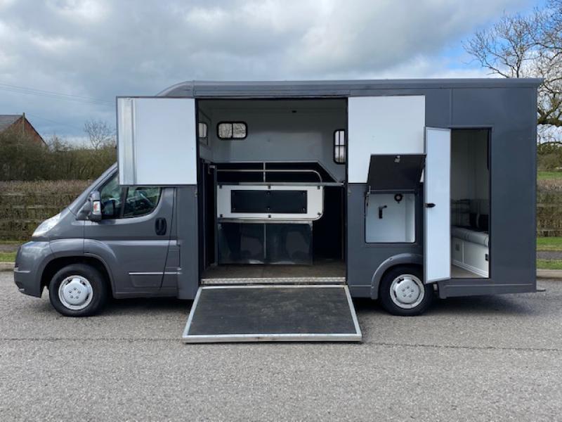 T - Horseboxseller - Horse Box 23-524"